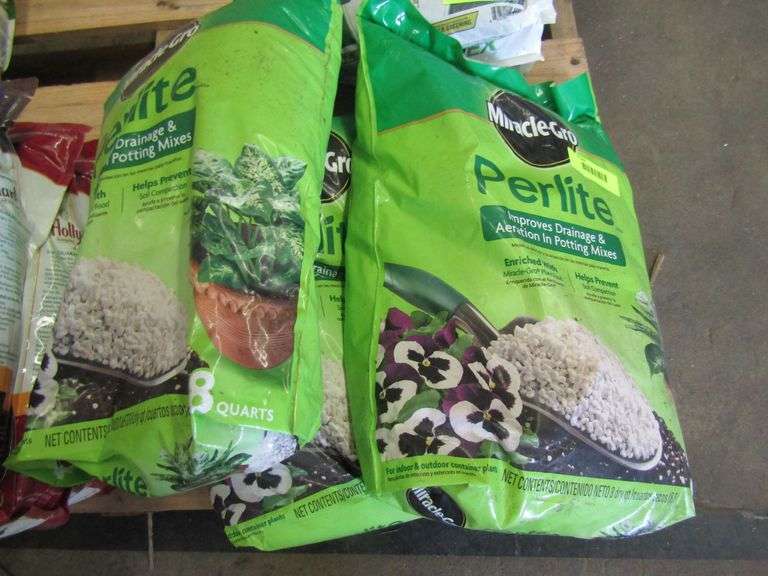 3 bags of Miracle Gro Perlite plant food - Matthews Auctioneers