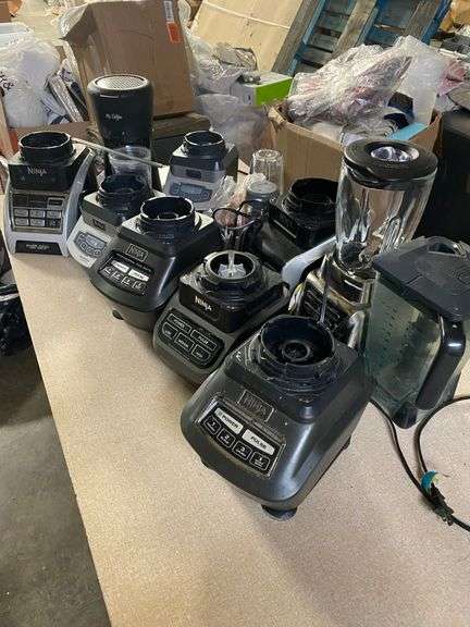 Group lot of used blenders - Matthews Auctioneers