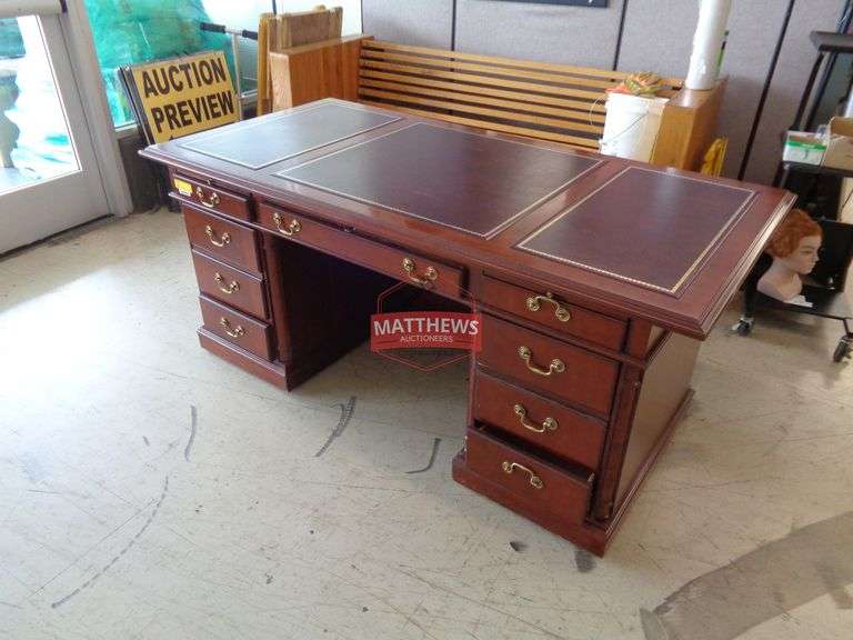 1 EACH-DESK - Matthews Auctioneers