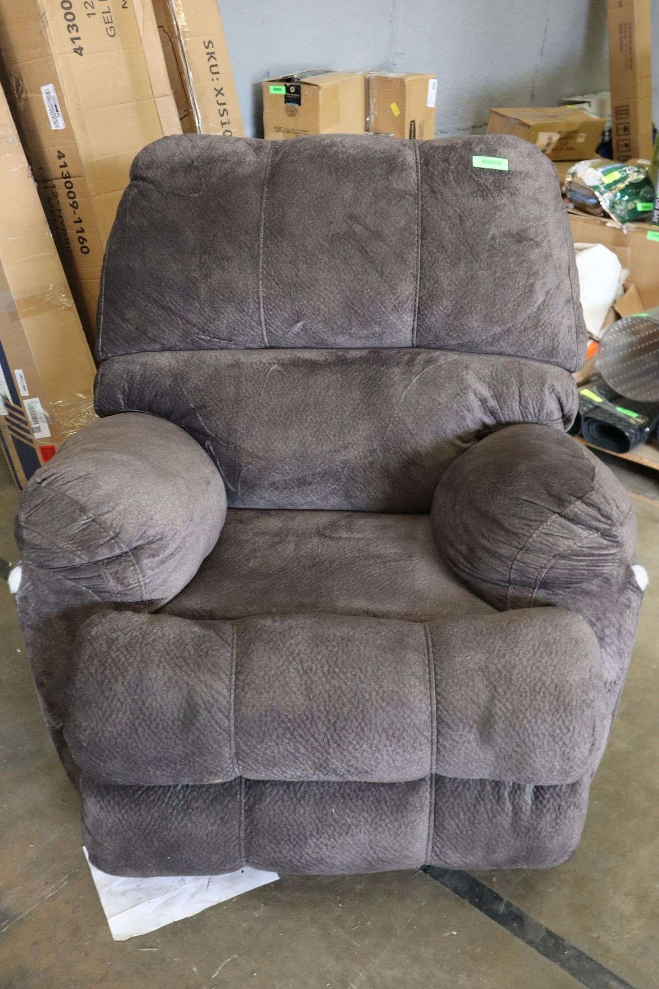 Lane Recliner Has Damage on Arms Matthews Auctioneers