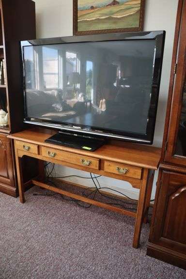 Panasonic TV & Table - Matthews Auctioneers