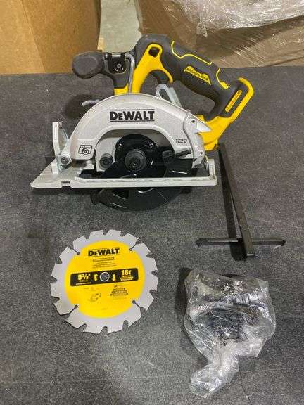 DEWALT XTREME 12-Volt Max 5-3/8-in Brushless Cordless Circular Saw ...