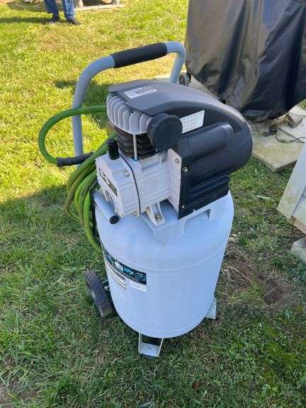 McGraw 20gal 135psi Air Compressor - Matthews Auctioneers