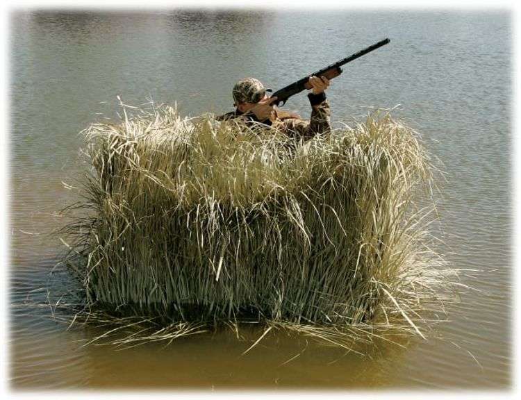 Northern Flight Camo Grass Mats - Matthews Auctioneers