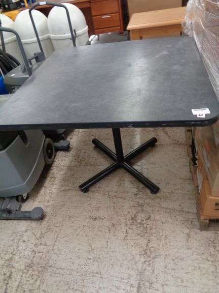 1 TABLE - Matthews Auctioneers