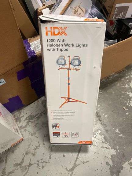1200-Watt Halogen Tripod Work Light - Matthews Auctioneers