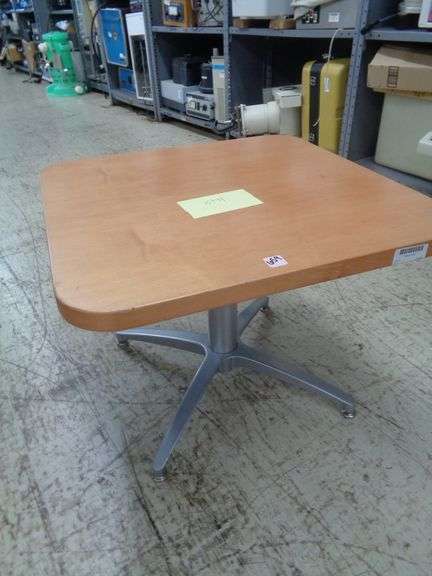 1 TABLE - Matthews Auctioneers