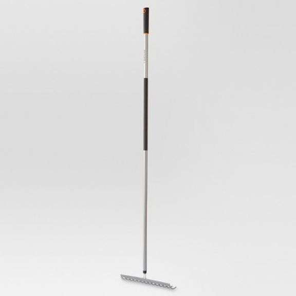 Fiskars Ergo Aluminum Garden Rake (60"): Steel Tines, Soil Leveling ...