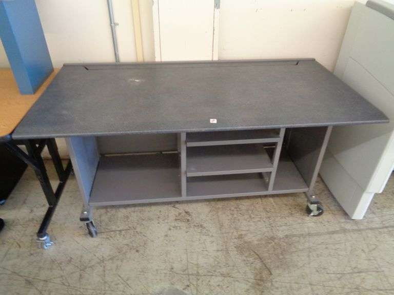1 TABLE - Matthews Auctioneers