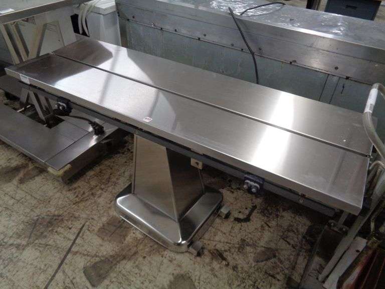 1 HYDRAULIC TABLE - Matthews Auctioneers