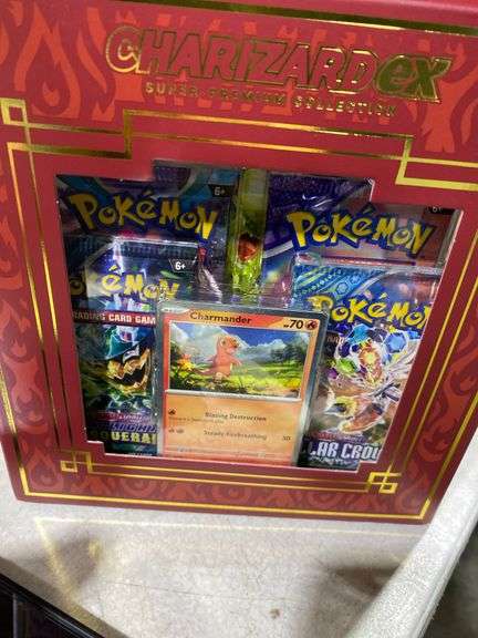 Pok mon Trading Card Game: Charizard ex Super-Premium Collection ...
