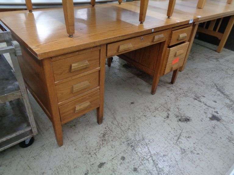 1 EACH-DESK - Matthews Auctioneers