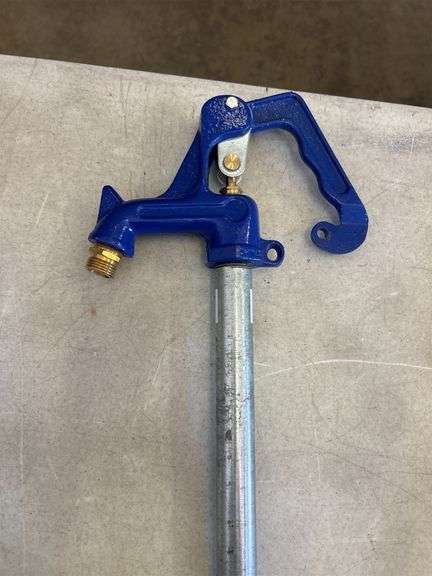 Well Handle Pump Head - Matthews Auctioneers