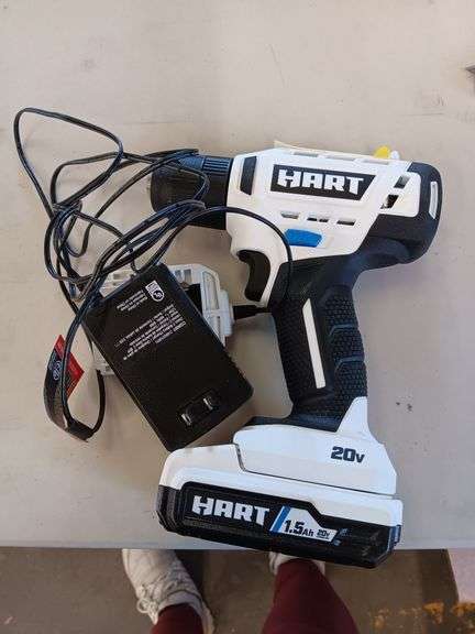 Hart drill and charger with battery - Matthews Auctioneers