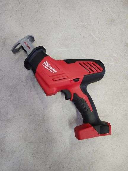 Milwaukee m18 hacksaw reciprocating saw - Matthews Auctioneers