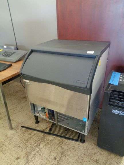 1 -SCOTSMAN ICE MACHINE - Matthews Auctioneers