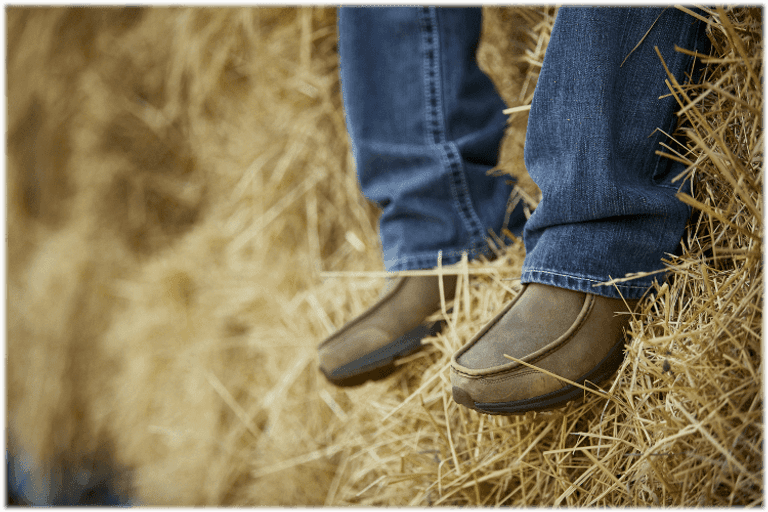 Ariat Spitfire Shoes for Men - Brown Bomber - 12M - Matthews Auctioneers