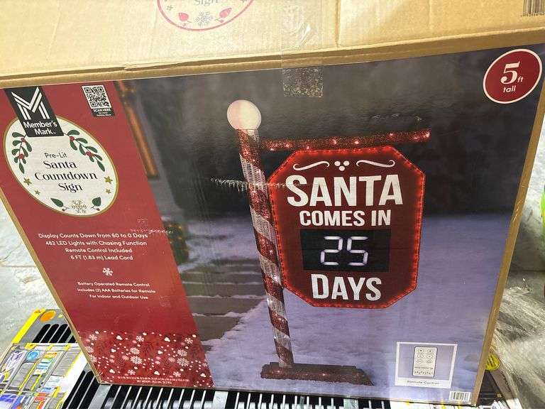 5 ft tall pre lit santa countdown sign - Matthews Auctioneers