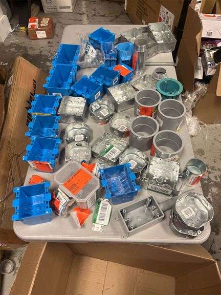 Group lot of miscellaneous electric items - Matthews Auctioneers