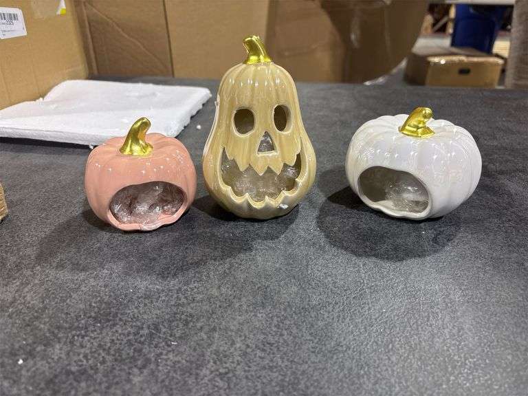 fall/halloween decoration - Matthews Auctioneers