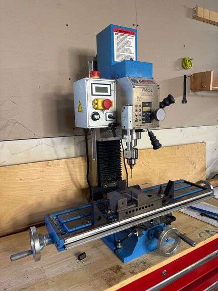 Weiss VM25L Bench Top Milling Machine - Matthews Auctioneers