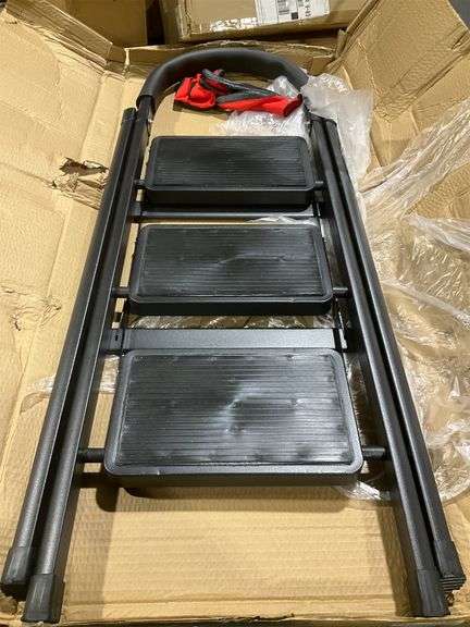 Step ladder - Matthews Auctioneers