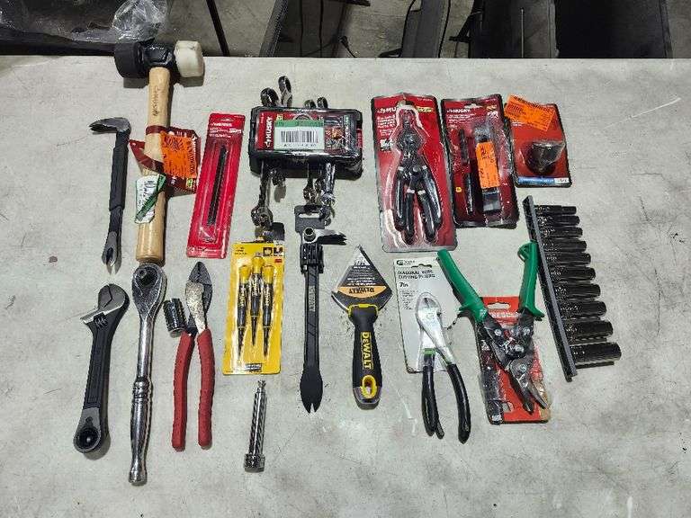Group lot of miscellaneous tools - Matthews Auctioneers