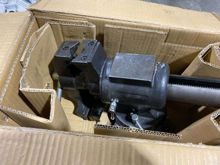 BESSEY 5 in. Multi-Purpose Rotating Pipe and Bench Vise with Swivel ...