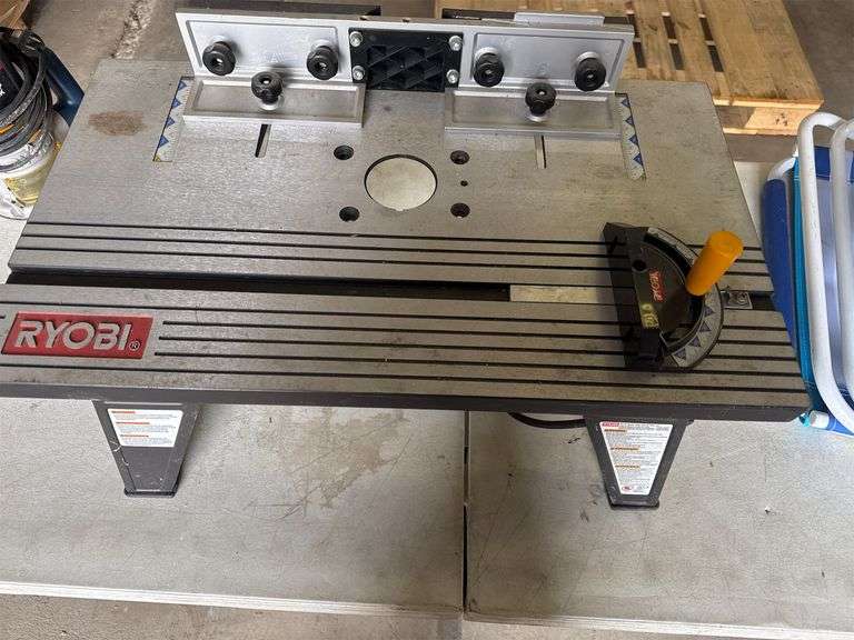 RYOBi RT101 Router Table - Matthews Auctioneers