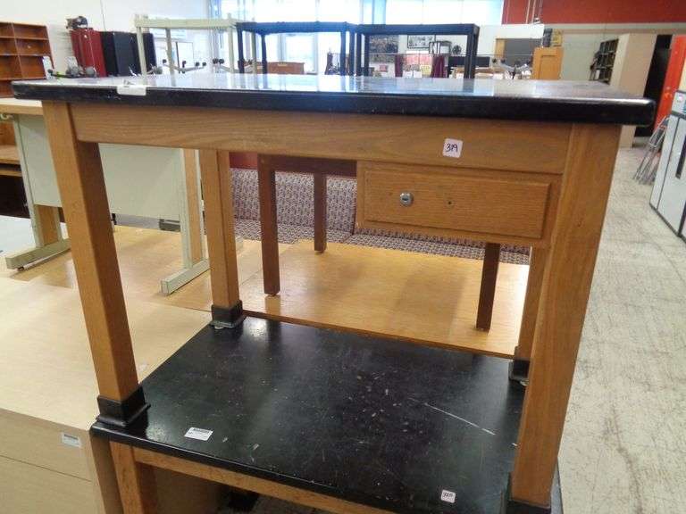 1 -DESK - Matthews Auctioneers