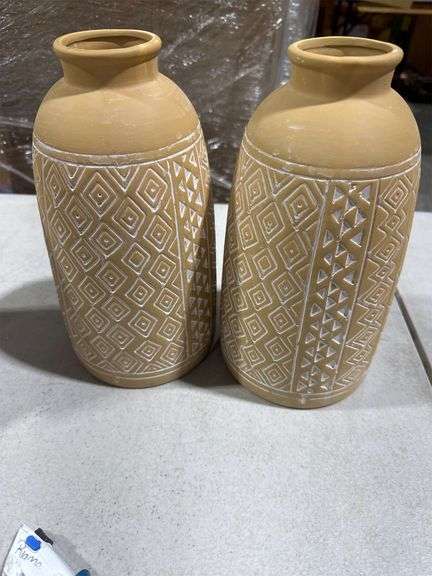 Vases - Matthews Auctioneers