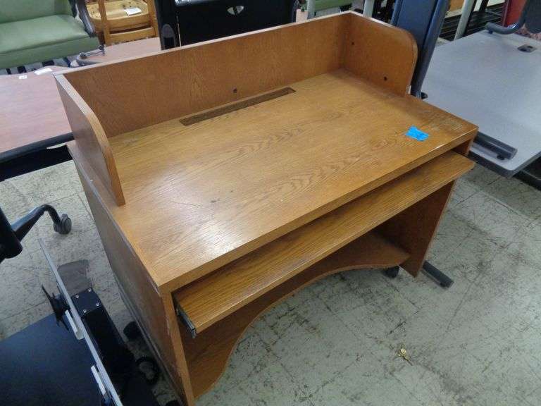 1 -DESK - Matthews Auctioneers