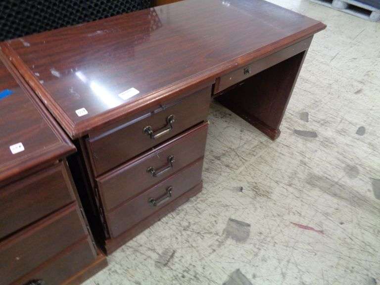 1 -DESK - Matthews Auctioneers