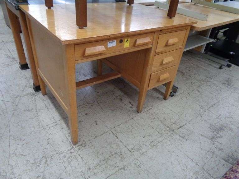 1 -DESK - Matthews Auctioneers