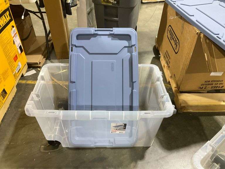 Sterilite 160 Qt rolling tub with lid - Matthews Auctioneers
