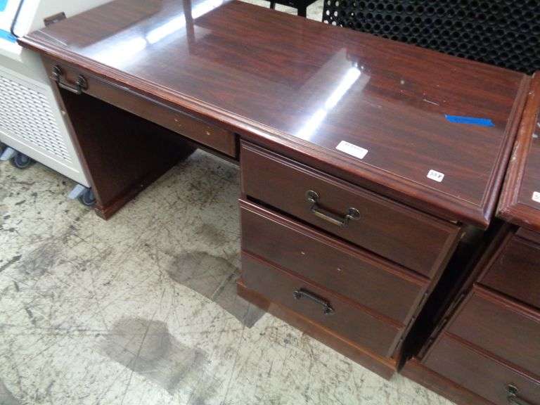 1 -DESK - Matthews Auctioneers