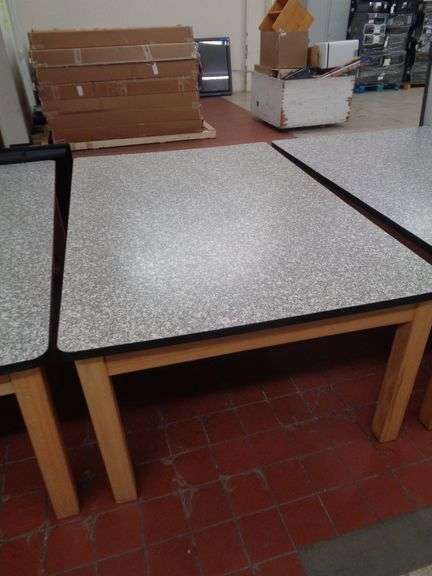 1 TABLE - Matthews Auctioneers