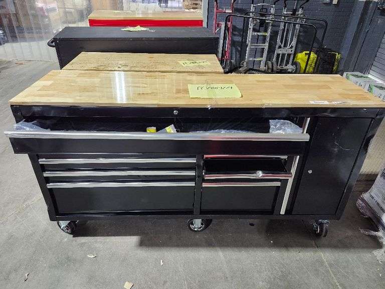 Husky tool box - Matthews Auctioneers