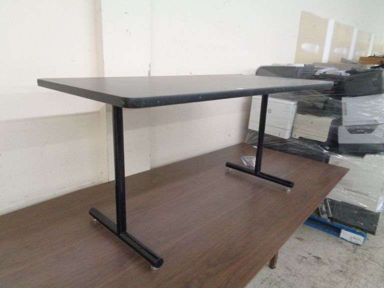 1 TABLE - Matthews Auctioneers