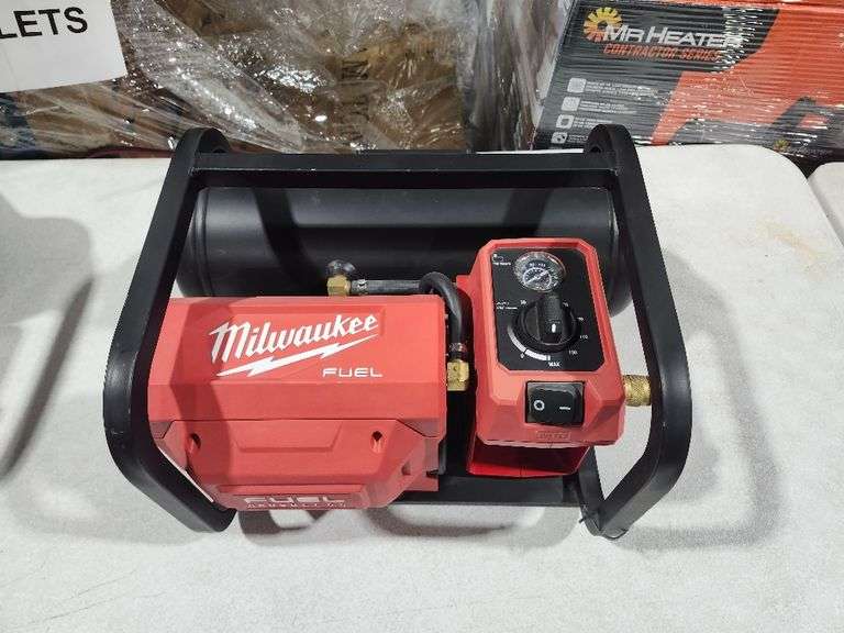 Milwaukee 2 gallon compact quiet compressor - Matthews Auctioneers