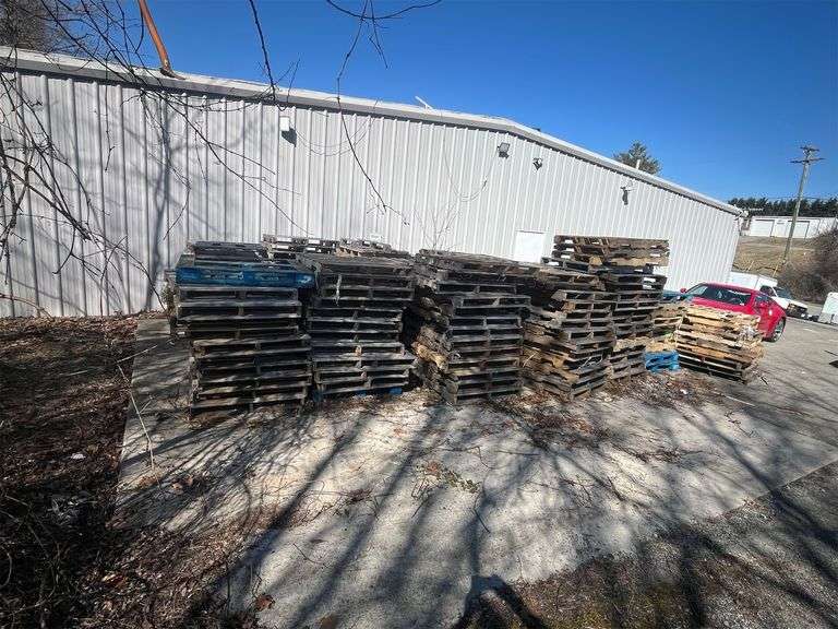 More 100 pallets - Matthews Auctioneers