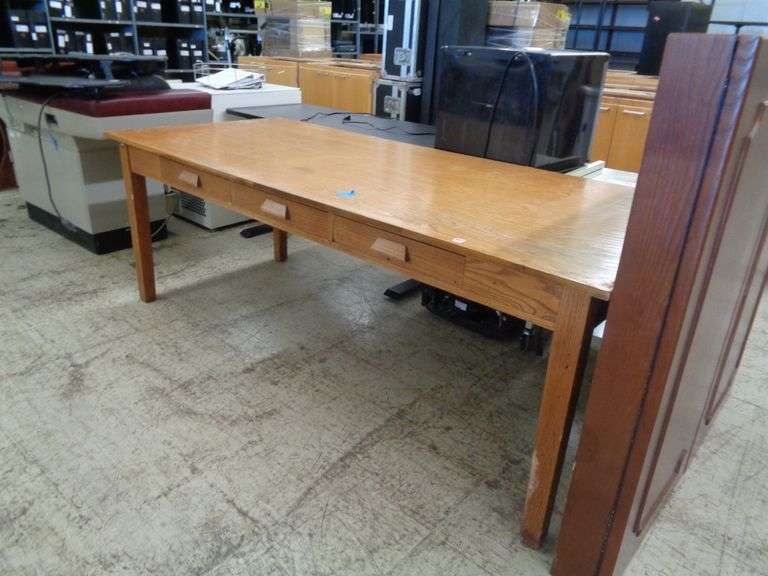1 TABLE - Matthews Auctioneers