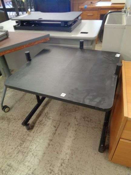 1 TABLE - Matthews Auctioneers