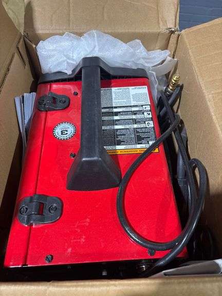 Lincoln Electric Weld Pak 140 HD Wire-Feed Welder- - Matthews Auctioneers
