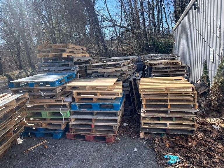 More 100 pallets - Matthews Auctioneers