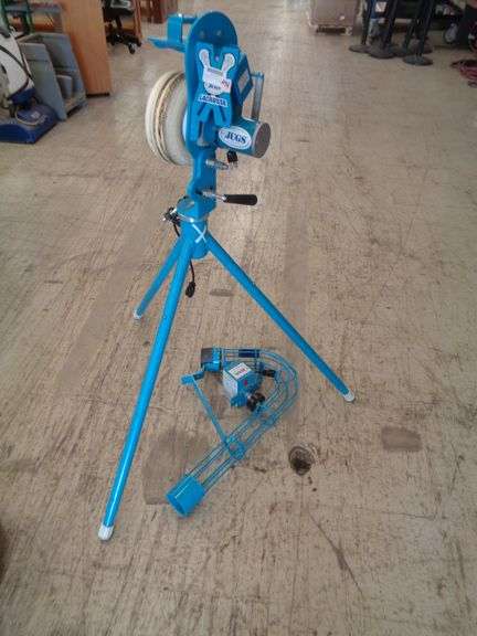 1 JUGS LACROSSE BALL MACHINE - Matthews Auctioneers