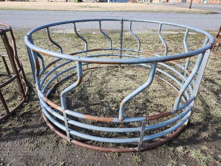8 ft. Wide metal hay rings - Matthews Auctioneers