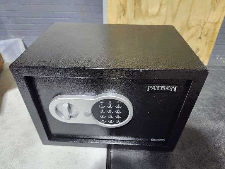 Small safe - Matthews Auctioneers