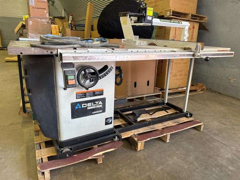 Delta Industrial Unisaw w/ Biesemeyer Fence & Brett-Guard Saw Guard ...