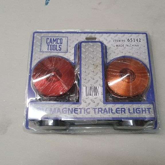 Camco Tools 12v Magnetic Trailer Light - Matthews Auctioneers
